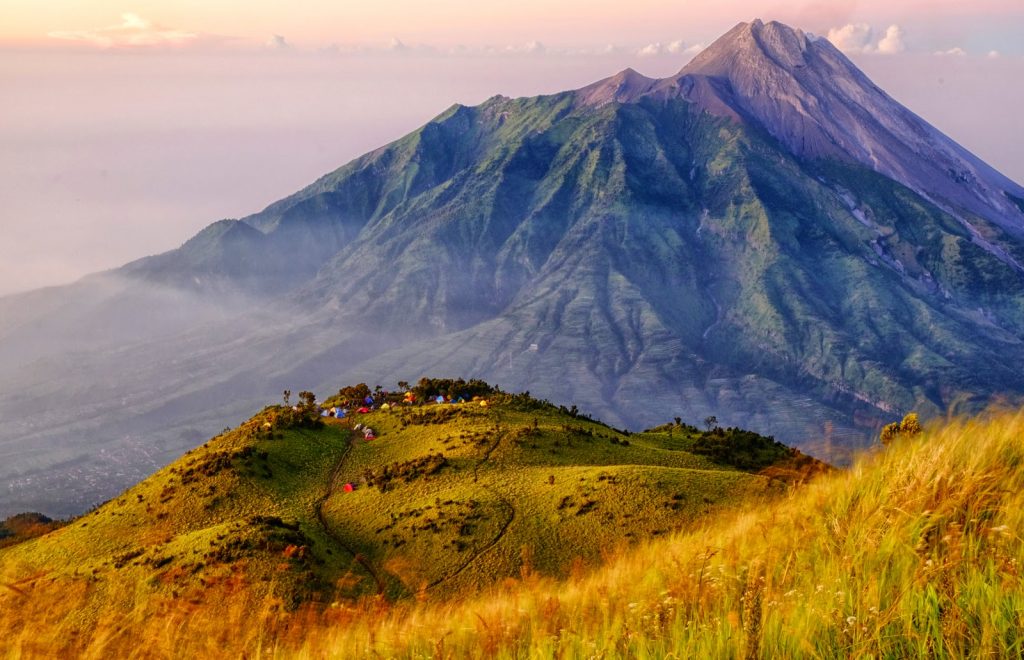 5 Gunung Indonesia Yang Wajib Di Daki - Pagguci