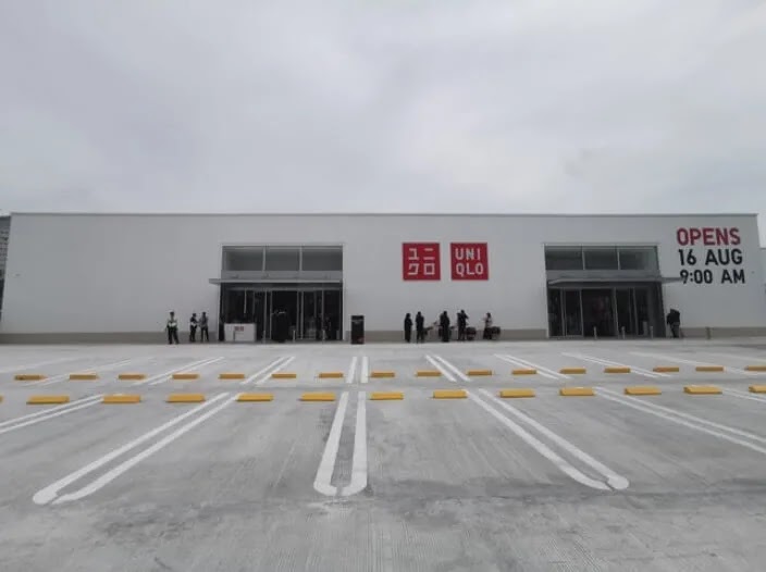 UNIQLO Launches the First Roadside Store in the Philippines - Anjie Mismo