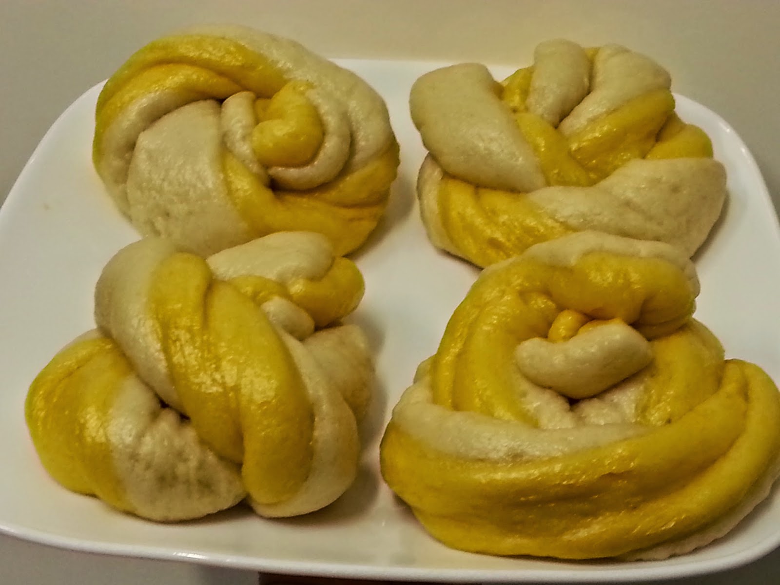 Pat's Kitchen Journal: Dual colour Huajuan (mantou)