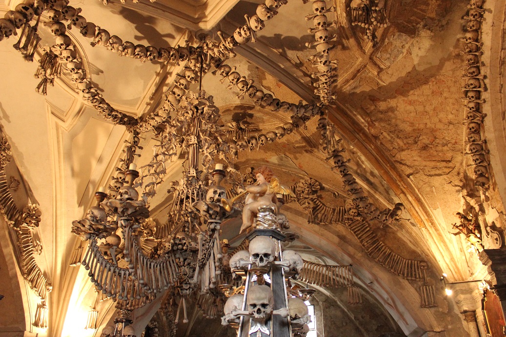 Kostnice v Sedlci u Kutné Hory a v polské Čermné - uneseni