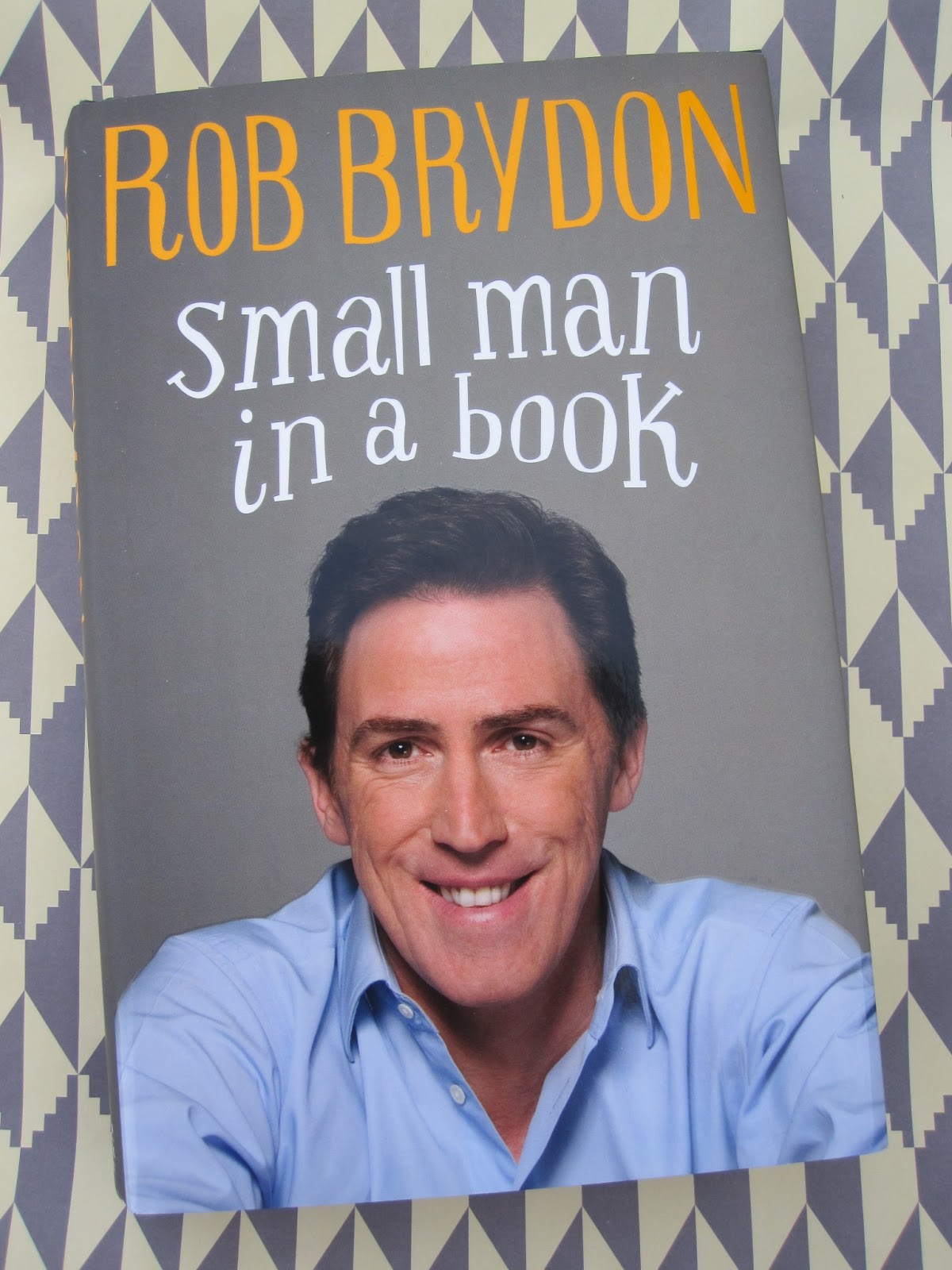 Bøgernes Univers: Small man in a book, af Rob Brydon