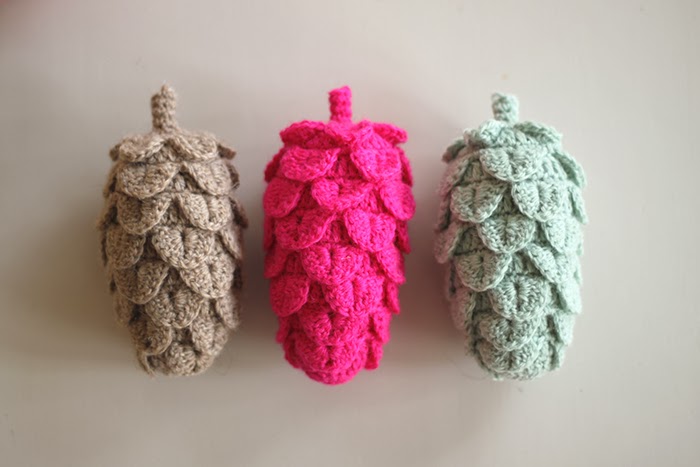YARNFREAK: DIY: Crochet pine cones