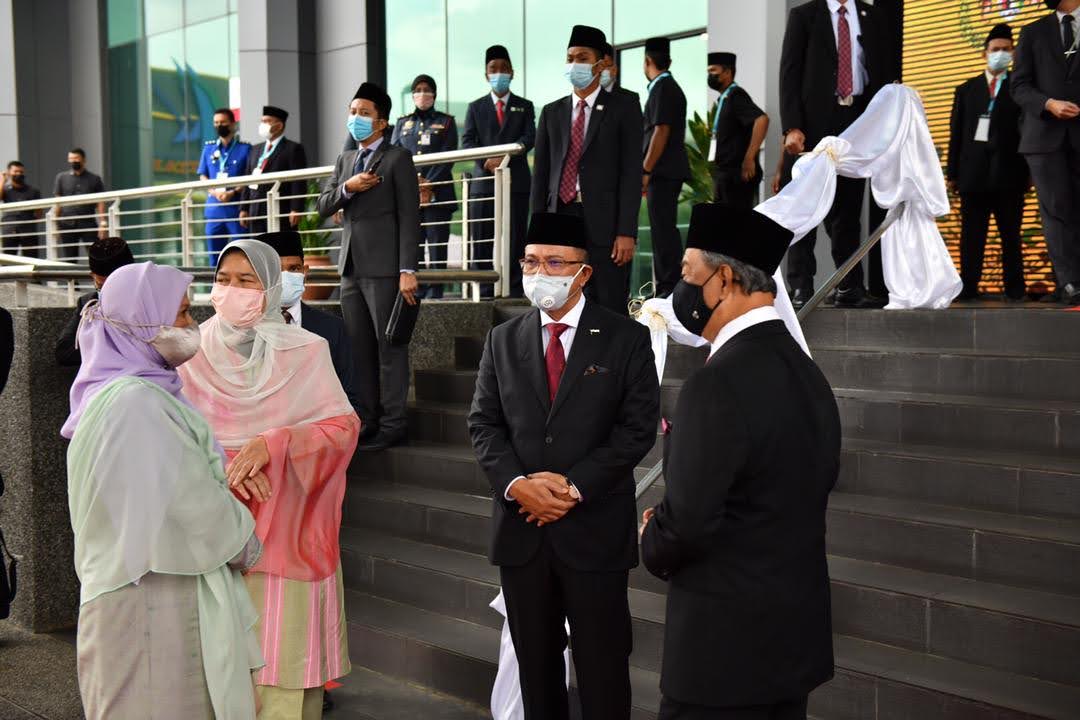 Khabar Pahang: KDYMM SPB Yang di-Pertuan Agong sempurnakan Majlis ...