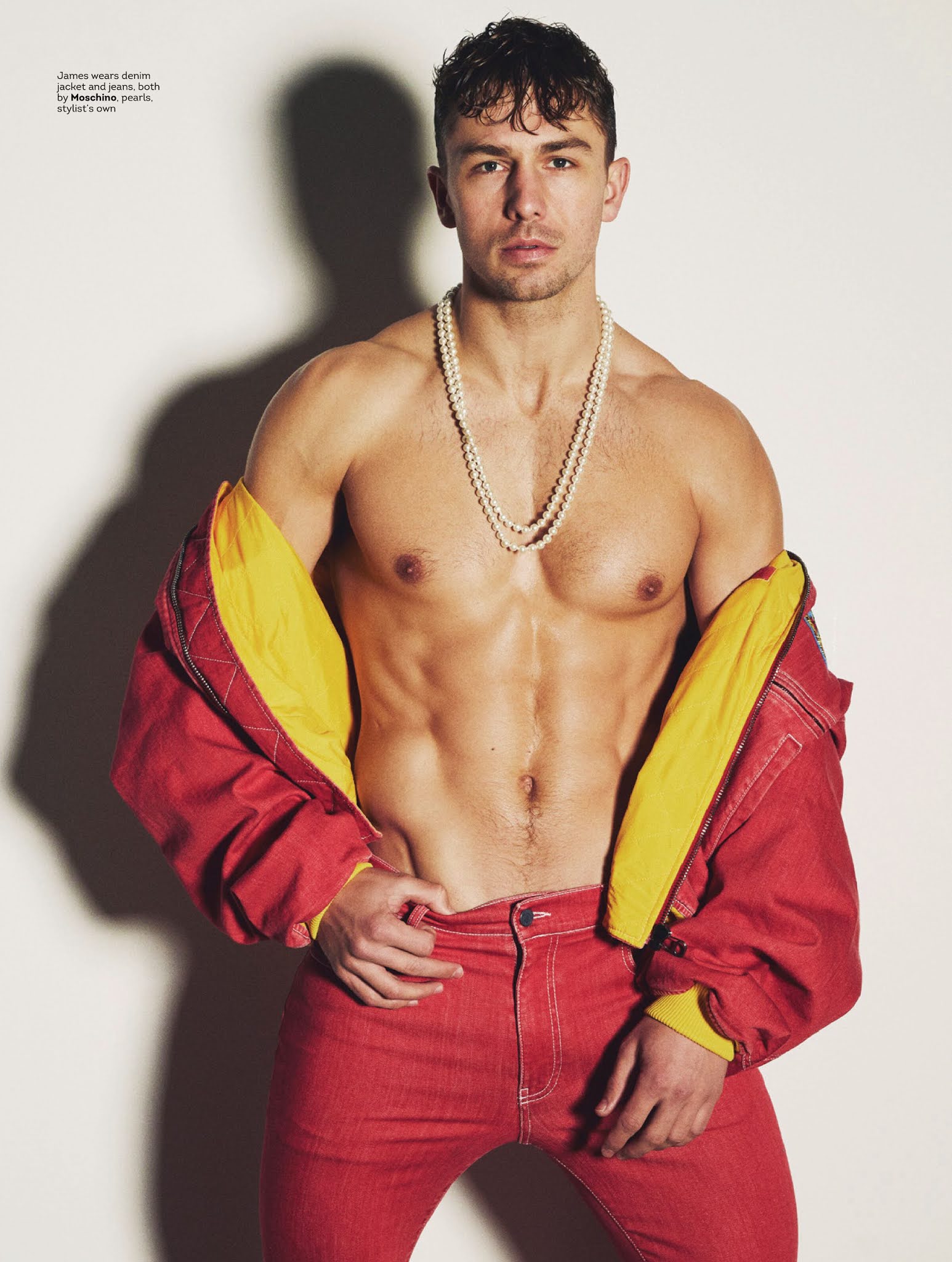 James Yates viste looks llenos de iridiscencia para Attitude Magazine