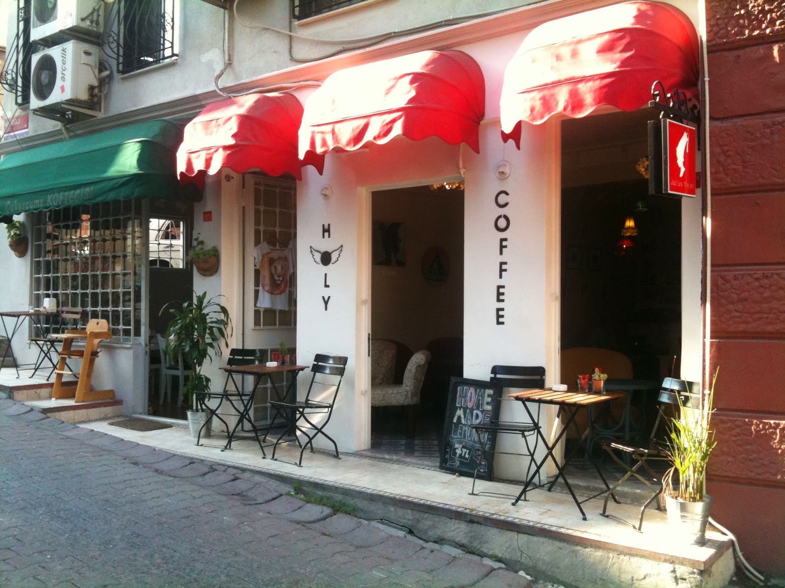 Modern Çelebiler: Holy Coffee