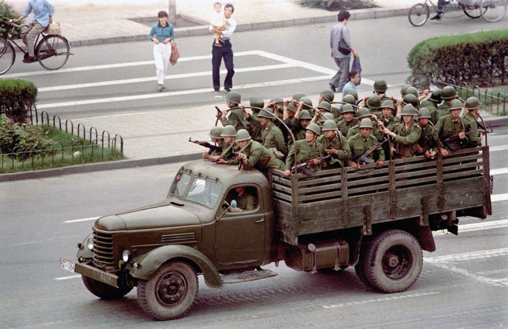 40 Amazing Photos From the 1989 Tiananmen Square Protests ~ Vintage ...