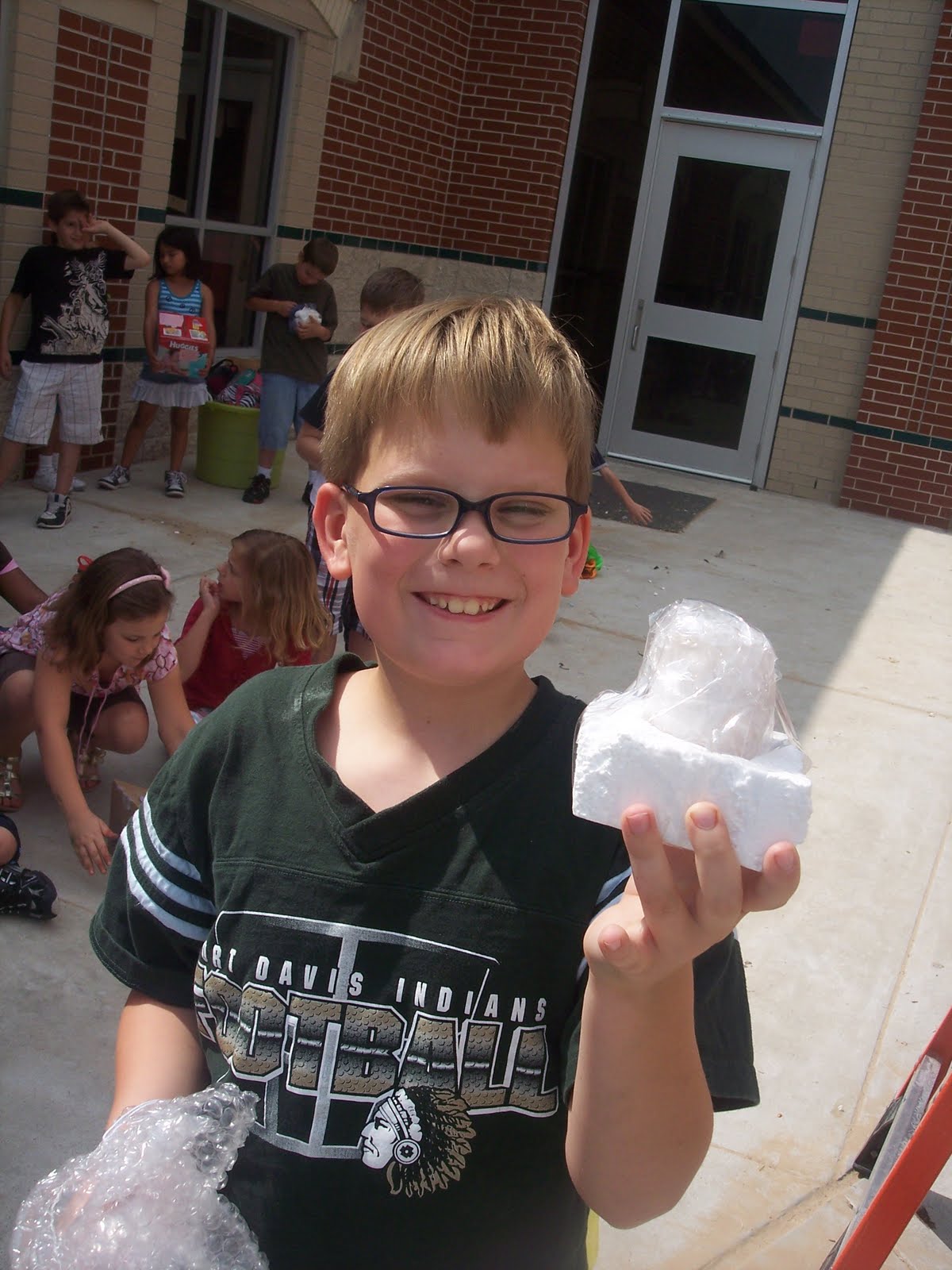 Mrs. Shaw's 2nd Grade Class : Humpty Dumpty Egg Drop Experiment!