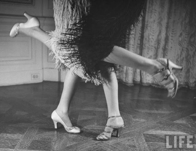 22 Fabulous Vintage Photos of Shoes and Hosiery Fashions From the 1920s ...