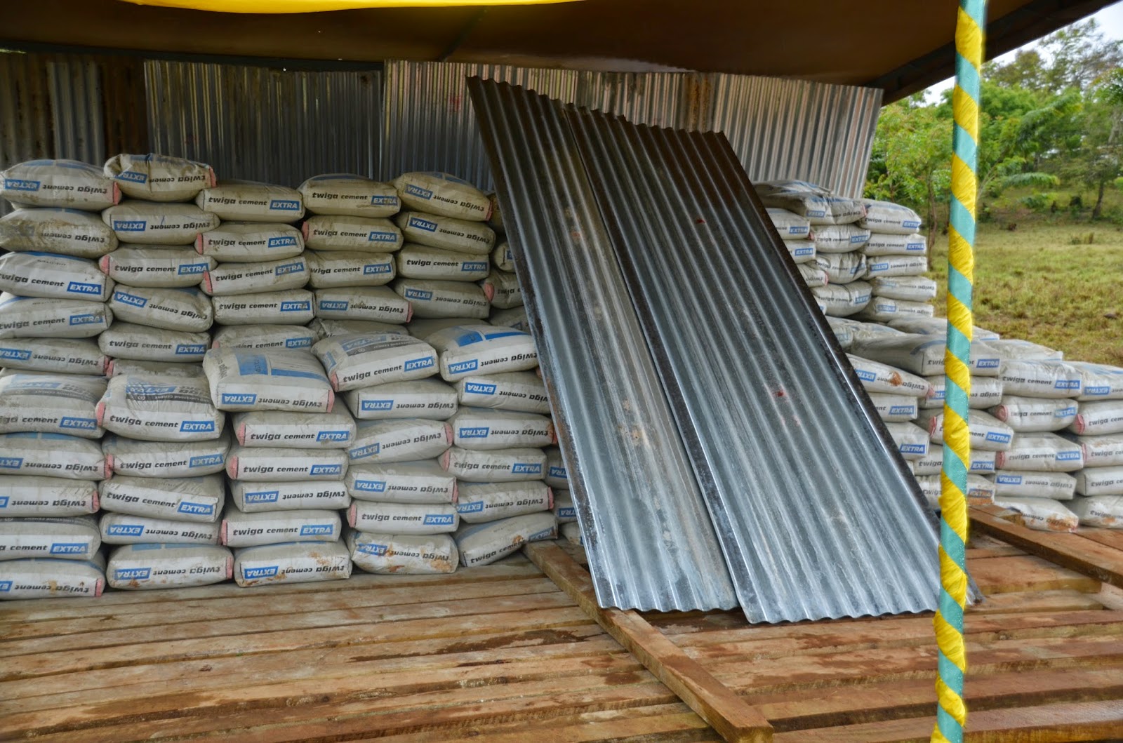 VIJIMAMBO: TWIGA CEMENT YAMWAGA MSAADA WA VIFAA VYA UJENZI KWA JESHI LA ...