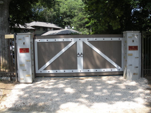 ROLLING GATE KITS: Tudor Style Rolling Gate