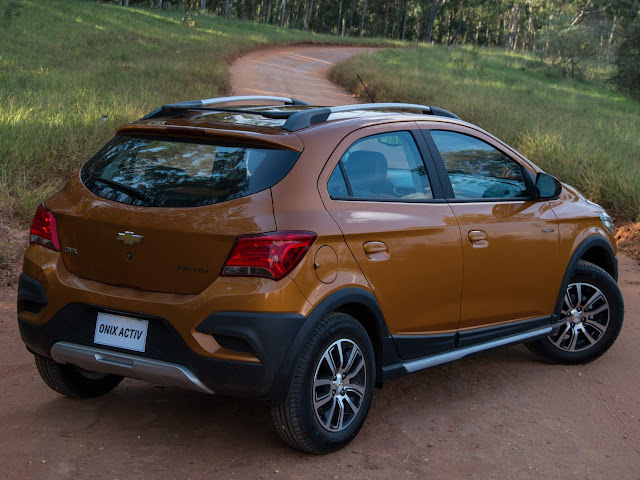 Chevrolet Onix Activ 2017: vídeo, preço, consumo e detalhes