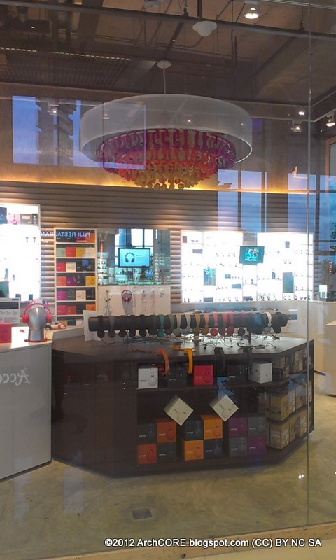 ArchCore: Window Displays at Mega Bangna | Gap Mango Uniqlo