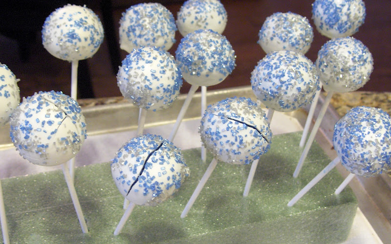 Becky Bakes, and cooks too!: Blue Velvet Cake Pops