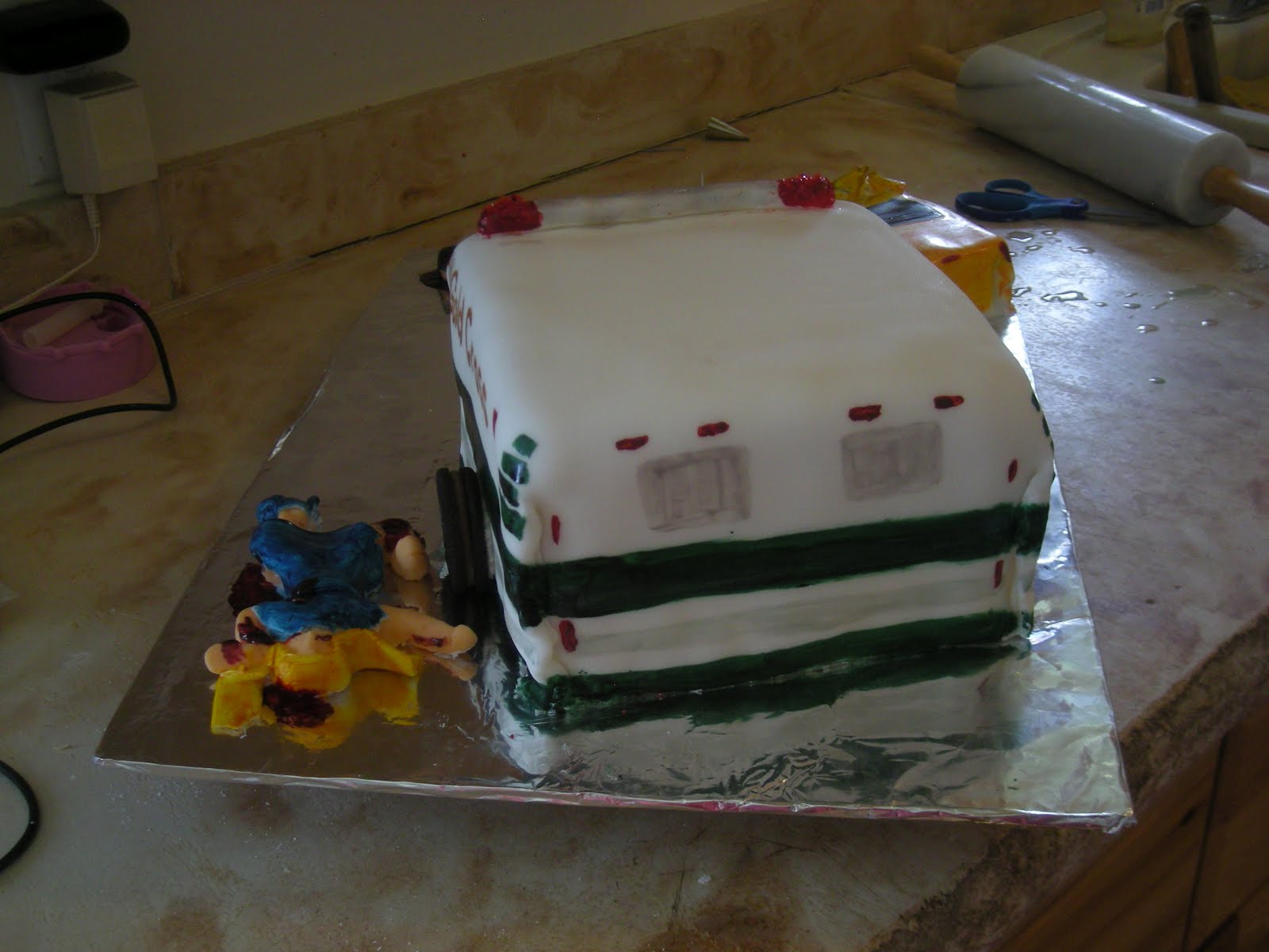 Dolli Crafts: The Ambulance Cake....