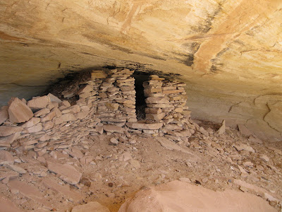Four Corners Hikes-Cedar Mesa in Utah: Comb Ridge North of Cold Spring Cave