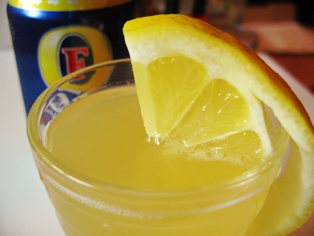 SAFKABLOGI.FI: Safkablogi testaa: Foster's Radler