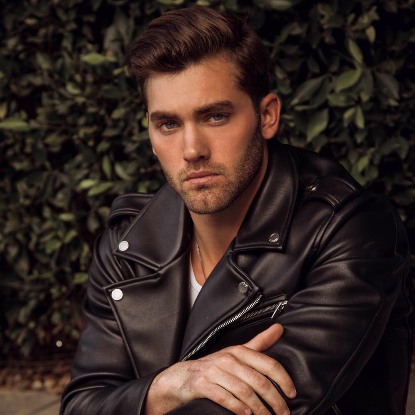 FOCUS : Jake D. Hobbs