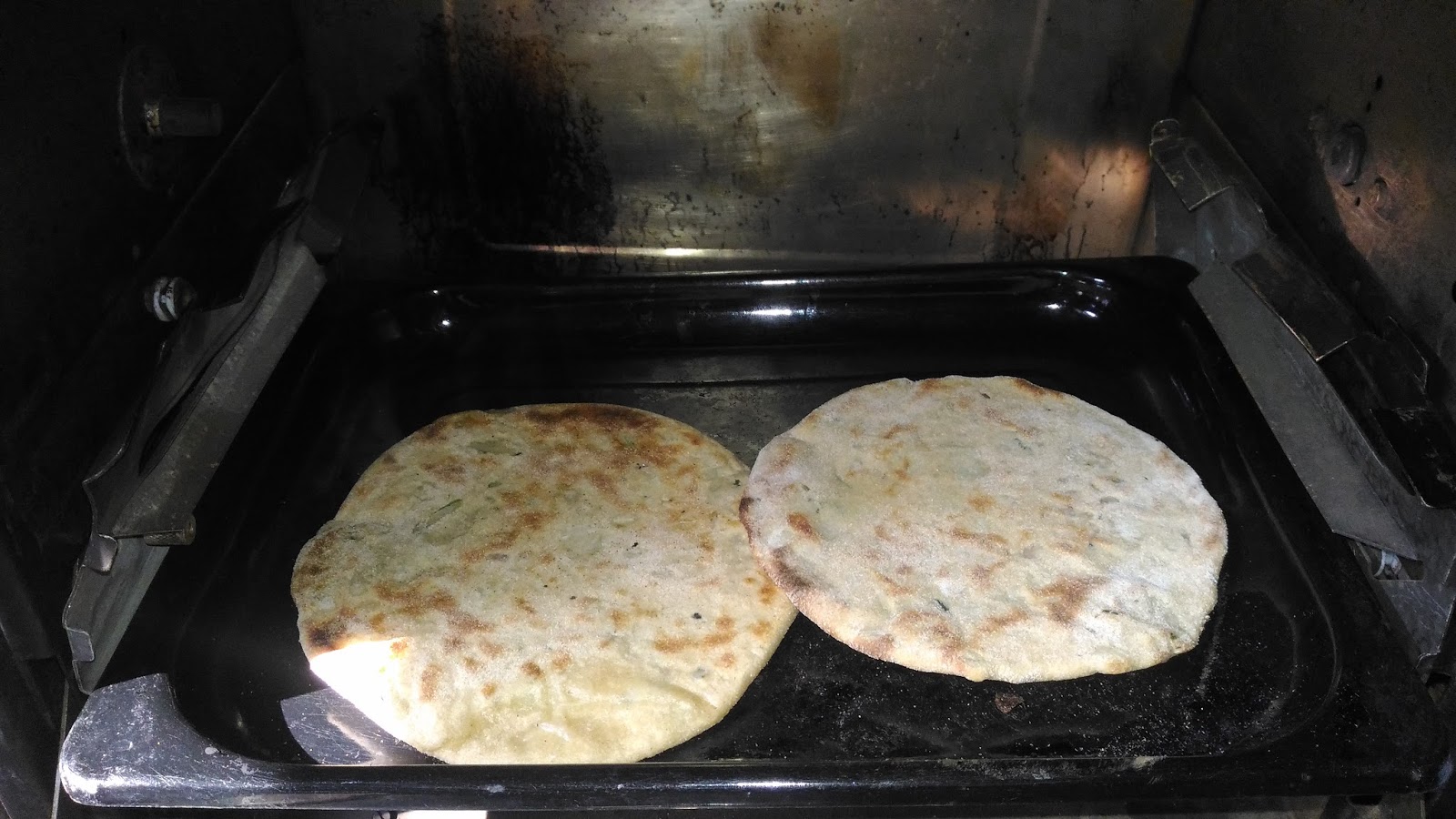 Mukti's Kitchen: TANDOORI ALOO PARATHA/POTATO STUFF PARATHA