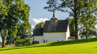 Turer i hytt og gevær.: Bø kirker 140819