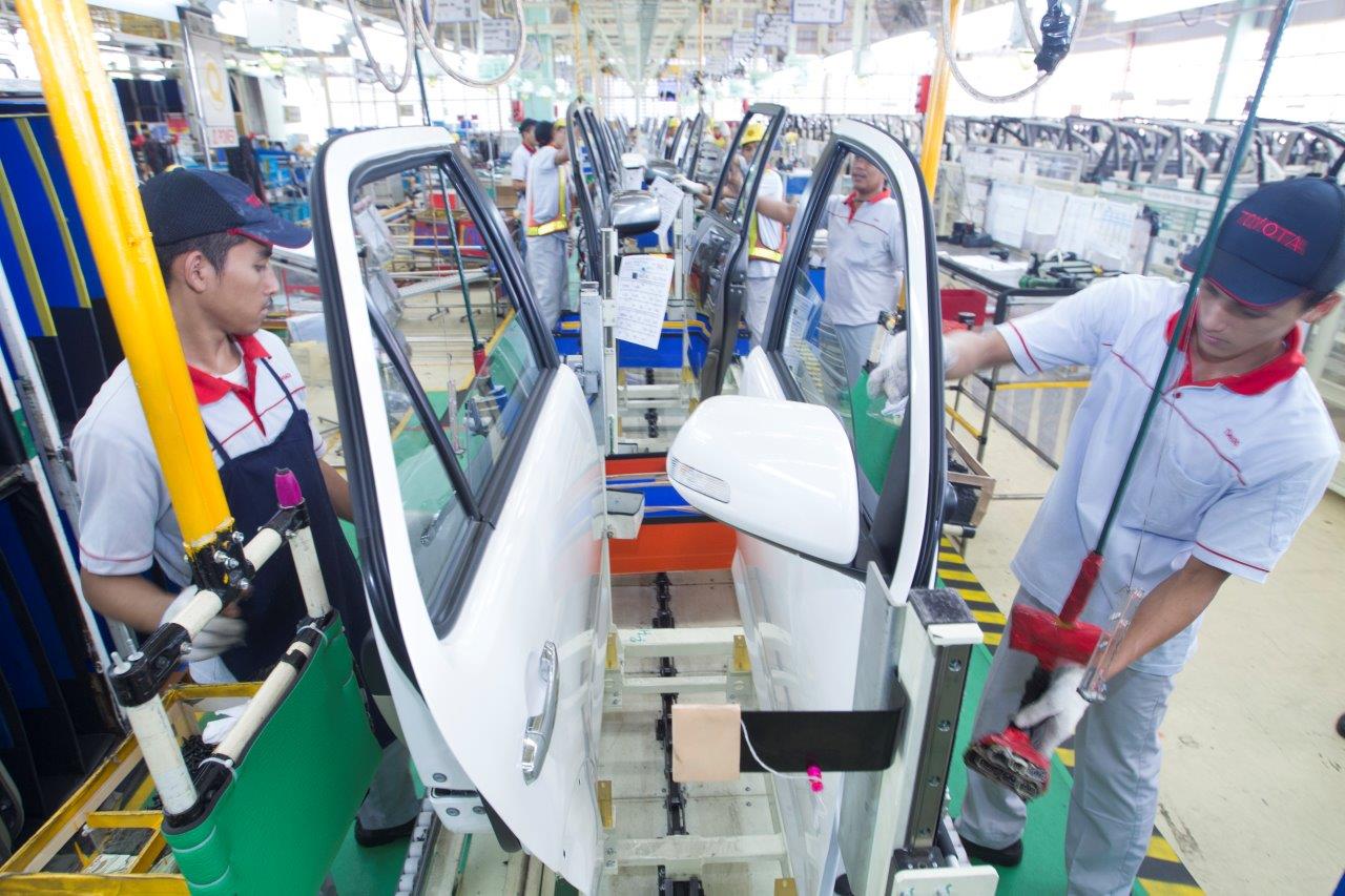 Berikut Ini Proses Perakitan Serta Finishing Mobil Toyota