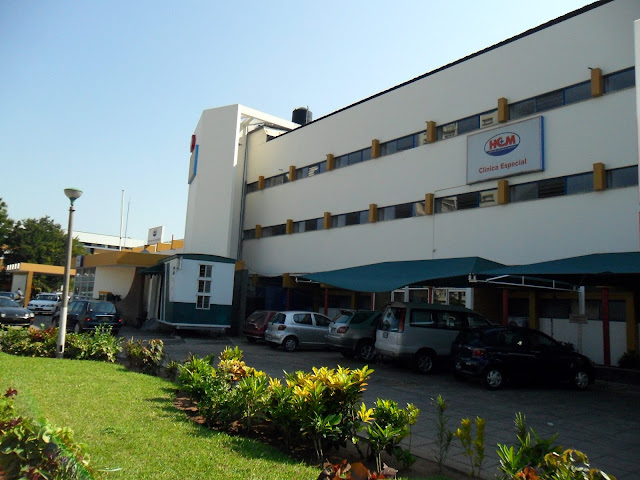 Hospital Central de Maputo - Edifício moderno na Av. Mondlane dos anos ...