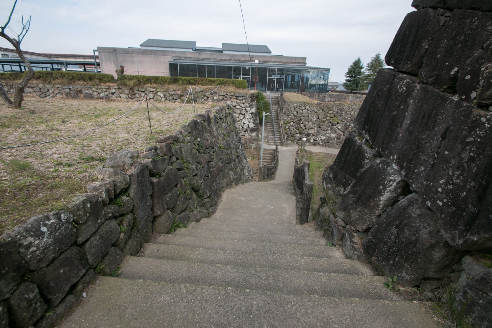 Shimabara Castle -Highly completed castle isolated from local residents ...