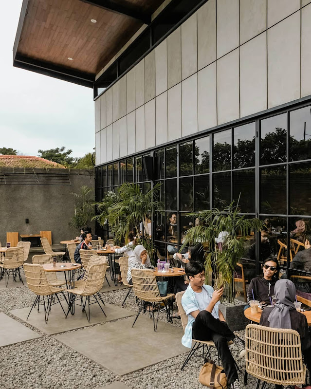Nakoa Cafe Rekomendasi Tempat Nongkrong di Malang - idnTraveling