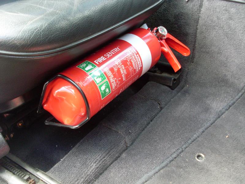 Tempat Ideal Meletakkan APAR Alat Pemadam Didalam Mobil - Blog Tips ...