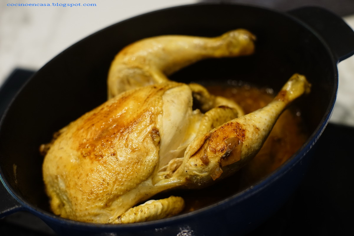 Cocino en Casa: Pollo asado en "cocotte" con salsa de cebolla y apio
