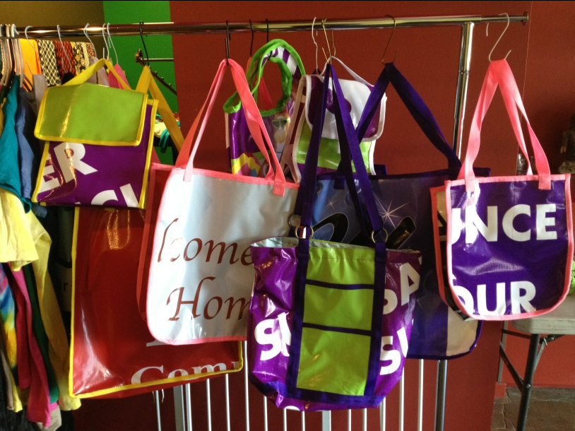 Arrowhead Signs Blog Spot: Reusable Tote Bags