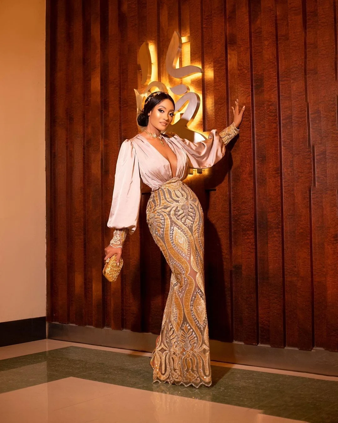 Styling gold dresses: 25 elegant gold formal dresses for special occasions.