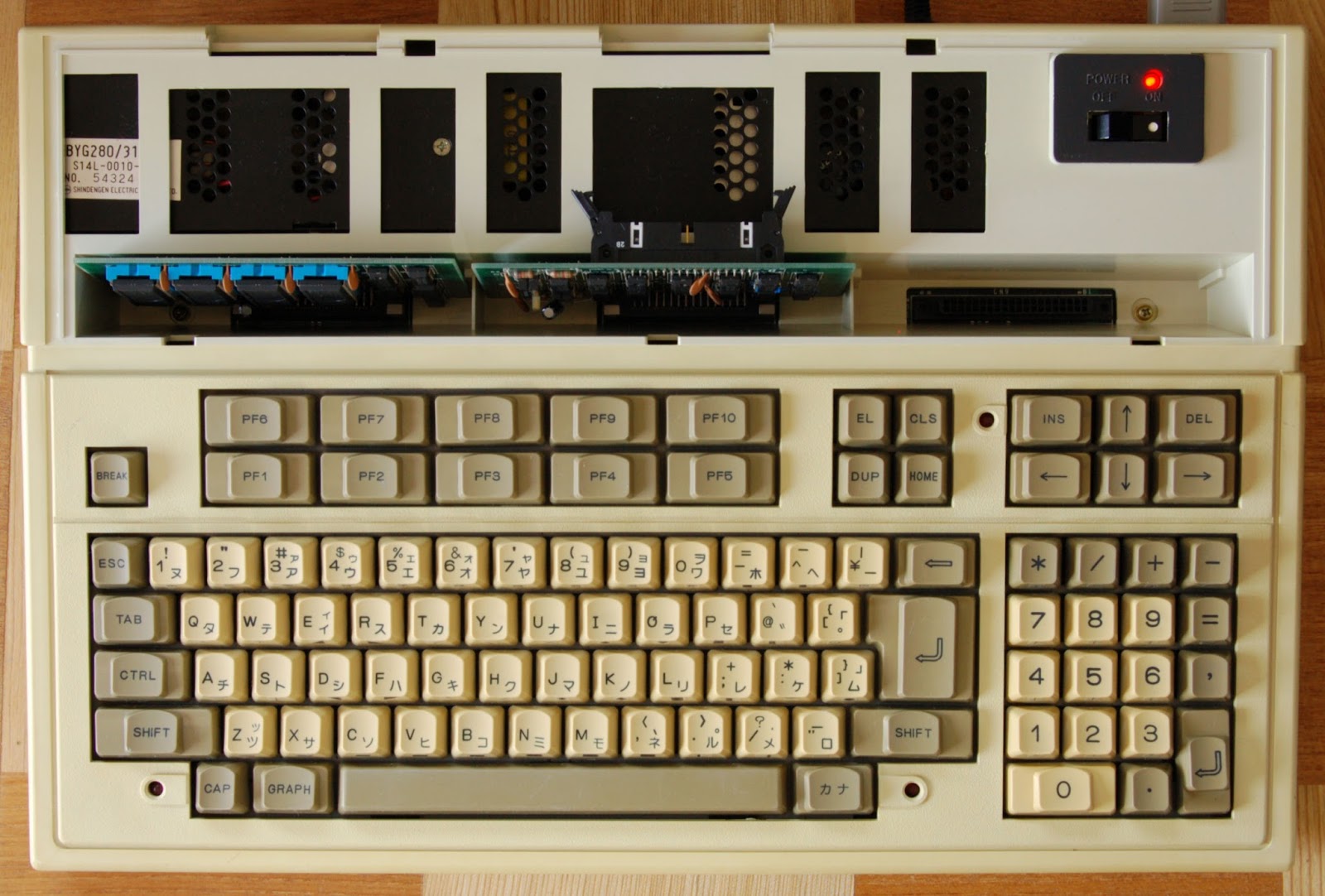 富士通 FM-7の内部写真