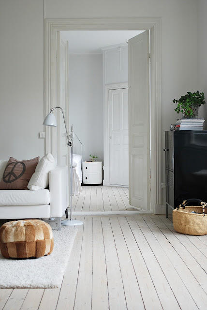 nostalgiecat: White washed floorboards...