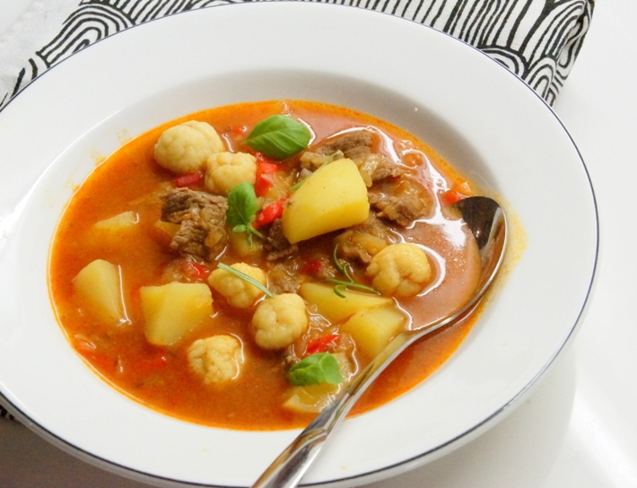 KOTONA: Gulassikeitto klimpeillä