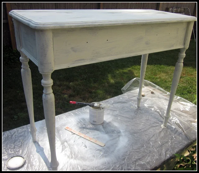 How to Decorate a Postcard Table