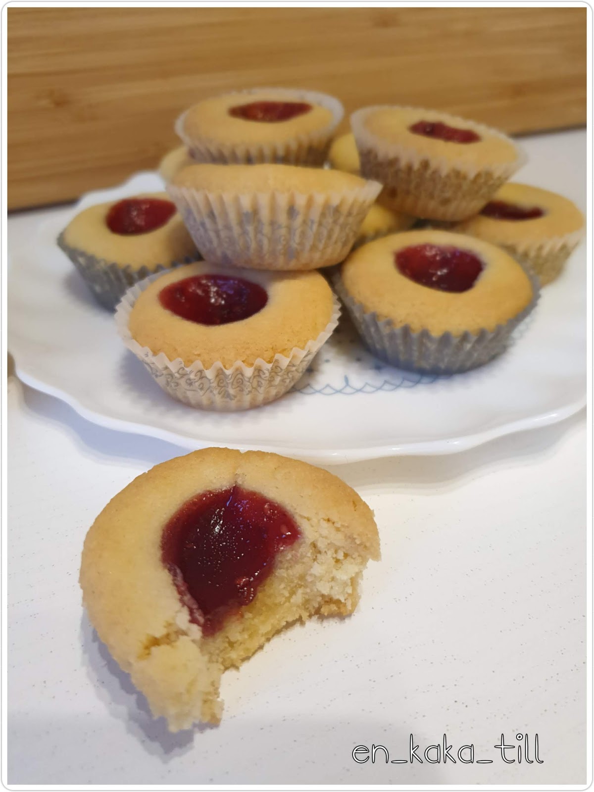 en kaka till: Spröda hallongrottor