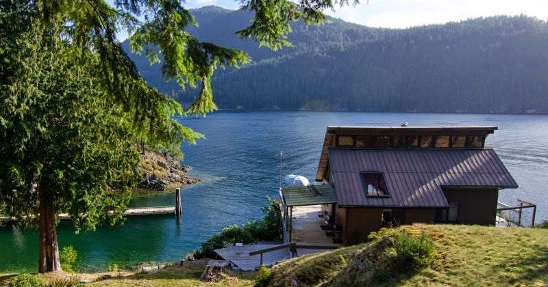 Coolest Cabins: Modern Waterside Cabin