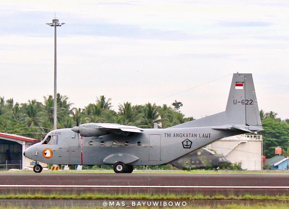 AIRPLANE SCALE MODELKIT: CASA C- 212