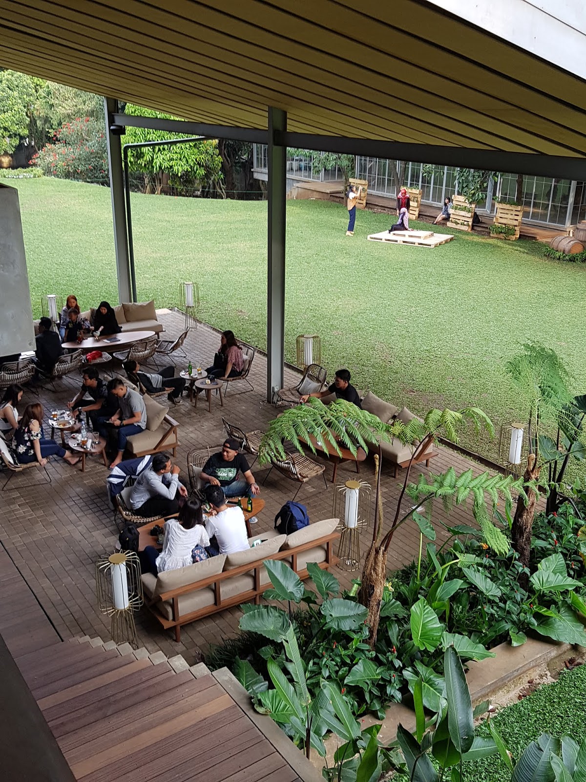 NARA PARK BANDUNG RESTO DENGAN KONSEP ALAM DI BANDUNG