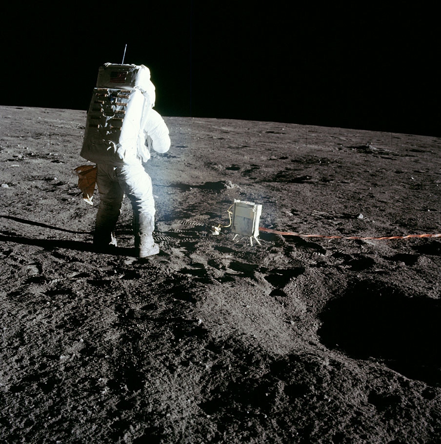 Apollo 12 Timeline: 1969/11/19 (06:44 HO - 12:44 IT): Discesa di Conrad ...