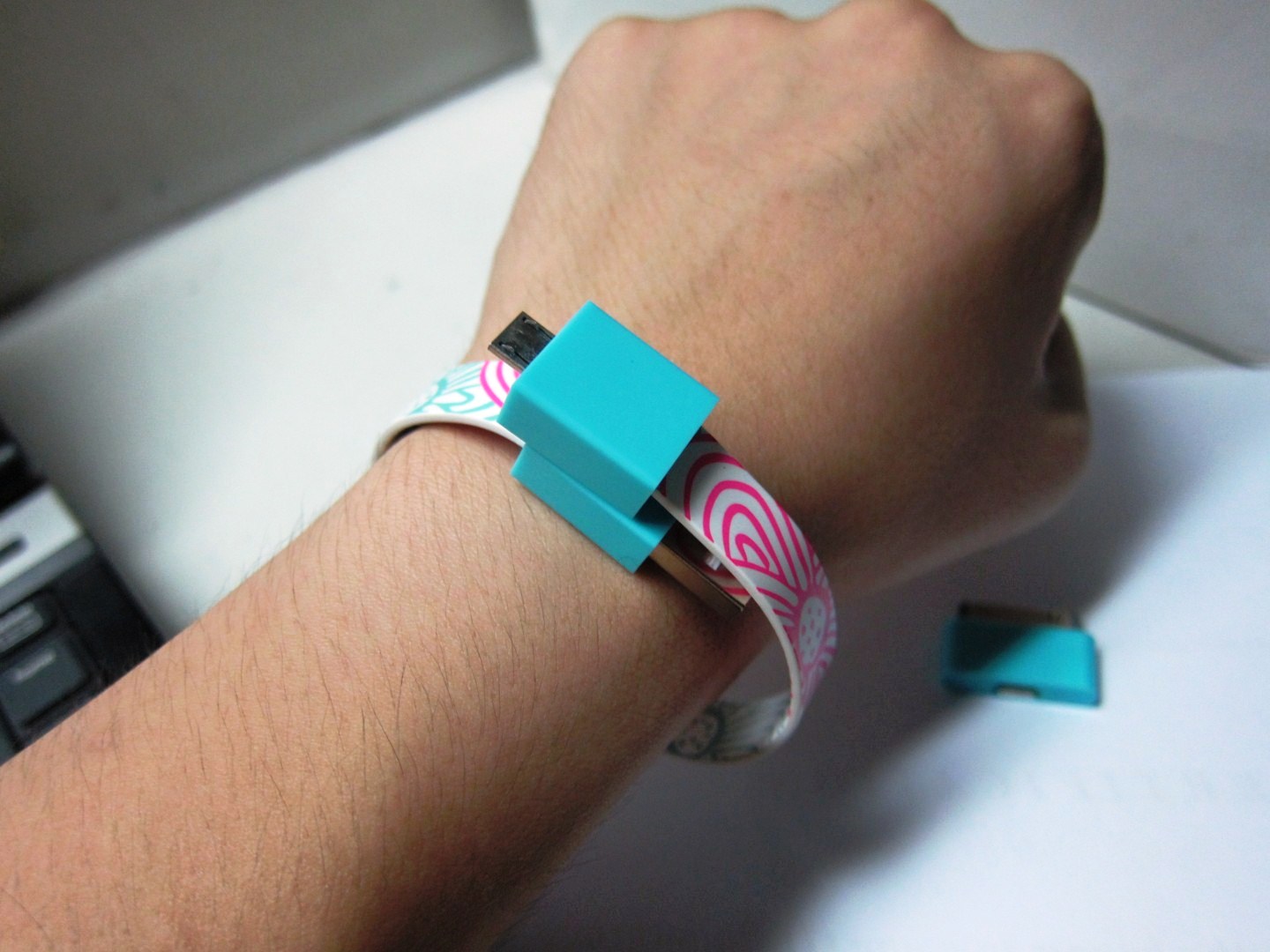 Mohzy Loop USB Cable Review | Glich's Life