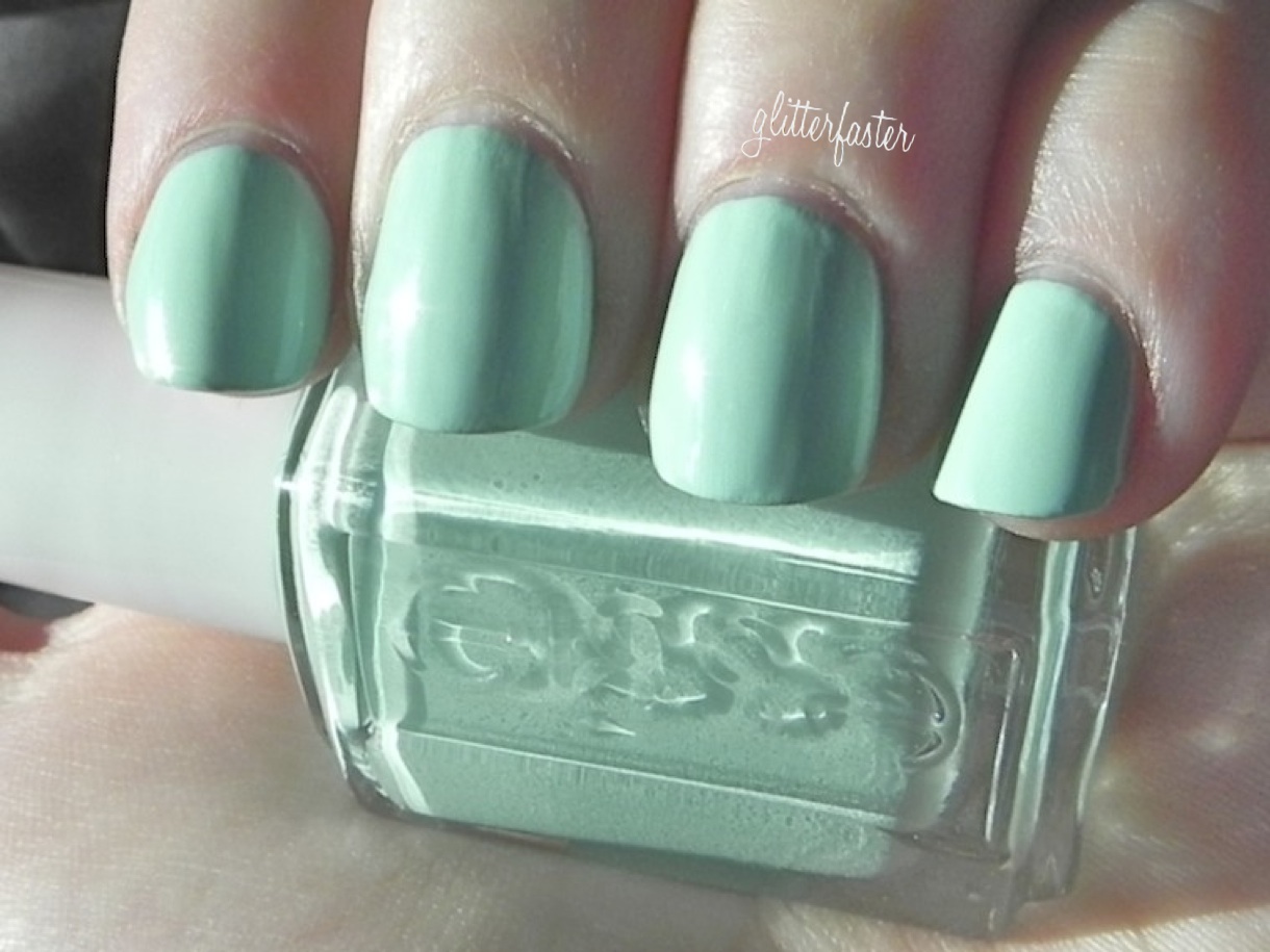 glitterfaster: Mint Candy Apple meets Flecked