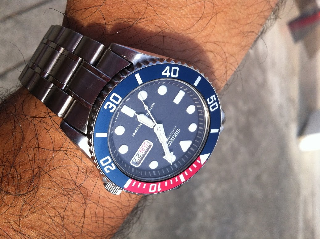 A glitch in the system...: The Seiko SKX033 Submariner Pepsi -mini review