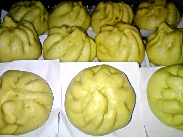 Cooking Pleasure: Pandan Tien Tsin Pau with Lotus Paste