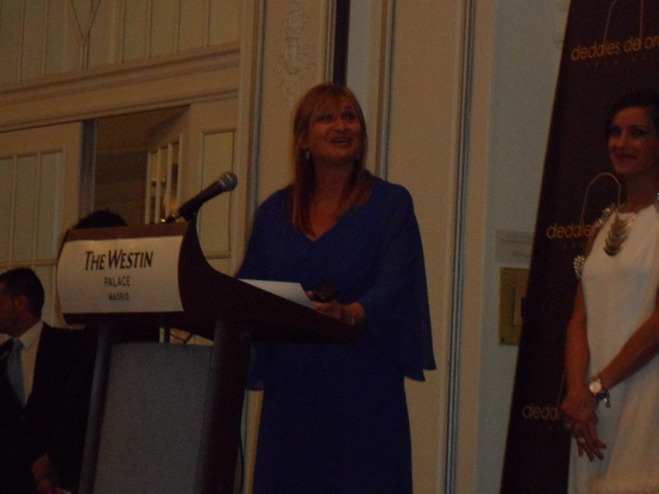 LA PEQUEÑA ANGELA: DEDAL DE ORO A LA PEQUEÑA ANGELA MODA INFANTIL!