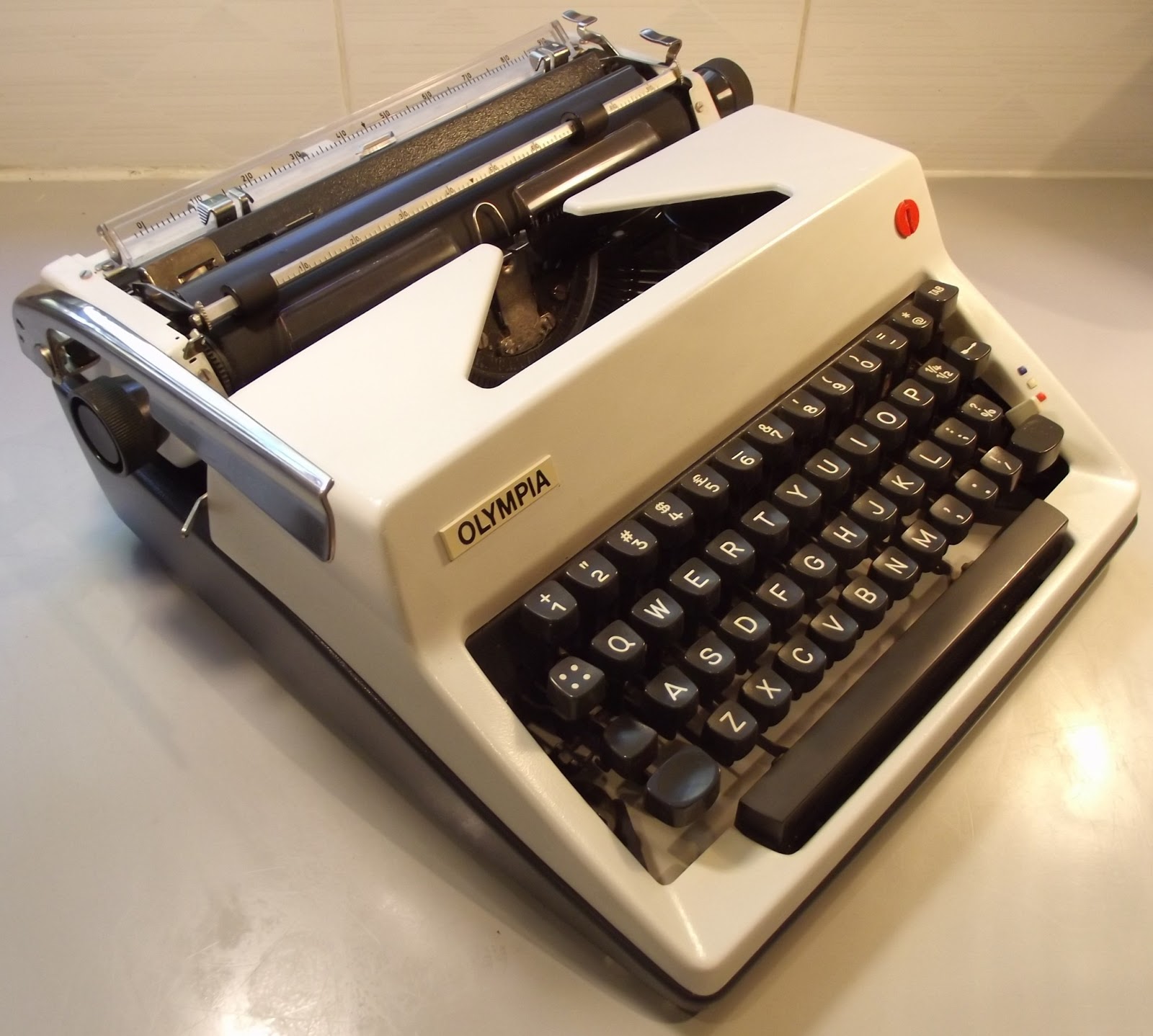 oz.Typewriter: The Sad Saga of Jack Turner and the Olympia SM9 Typewriter