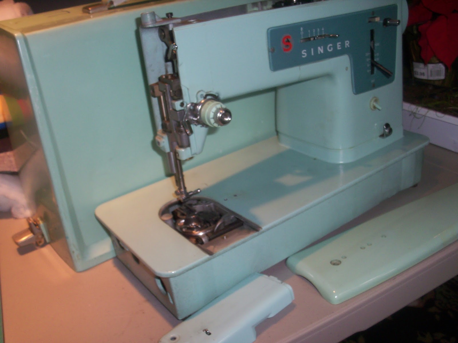 Quilters' Quarters: Vintage and Antique Sewing Machines
