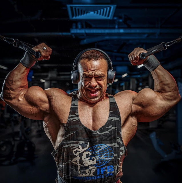 Muscle Lover: Egyptian IFBB Pro bodybuilder Mohamed El Emam