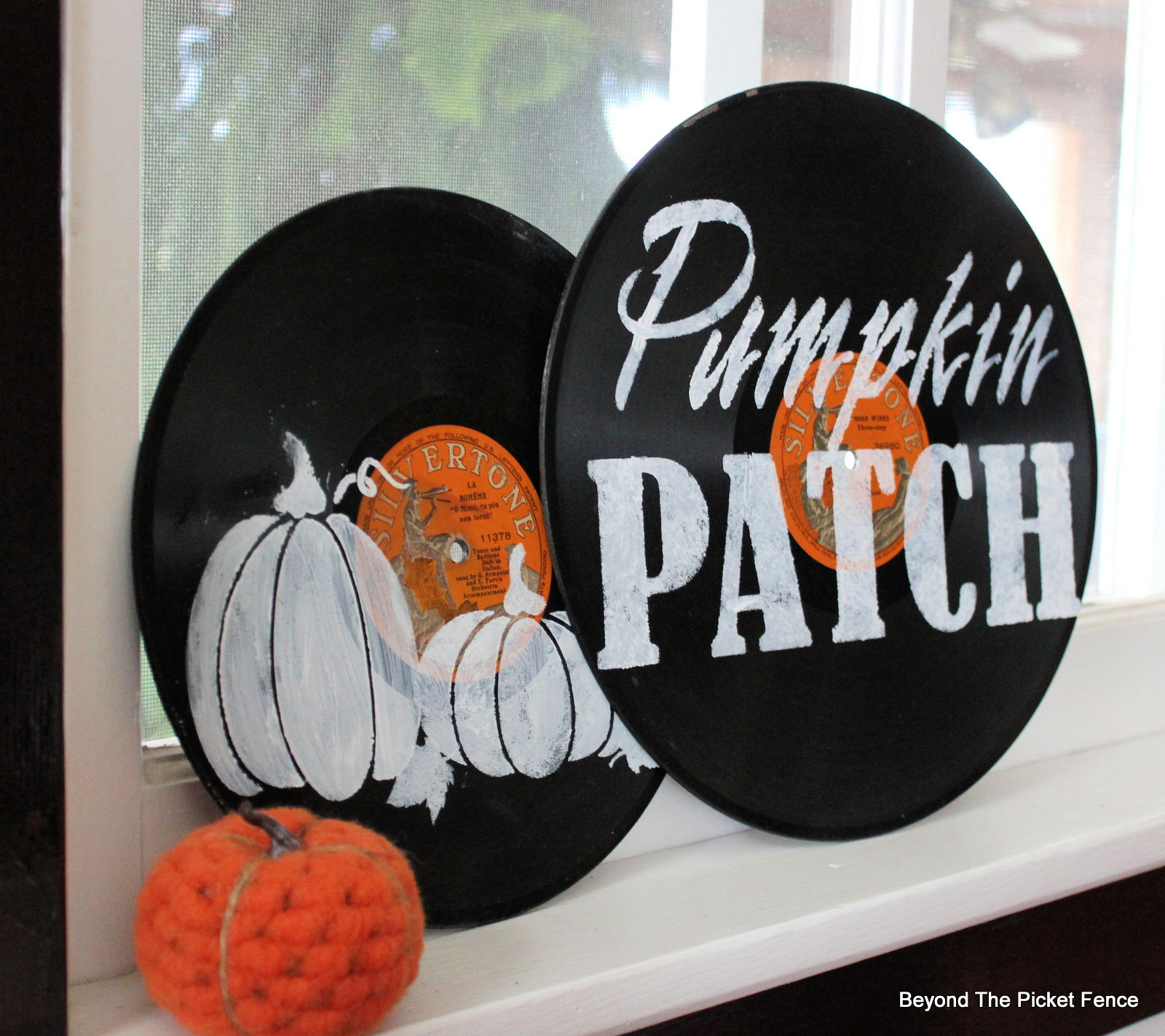 Beyond The Picket Fence: Easy Fall Signs on Old Records