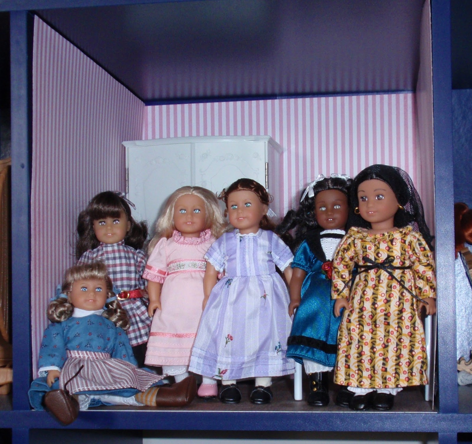 My Little Doll Corner: Improving Storage For Doll Items